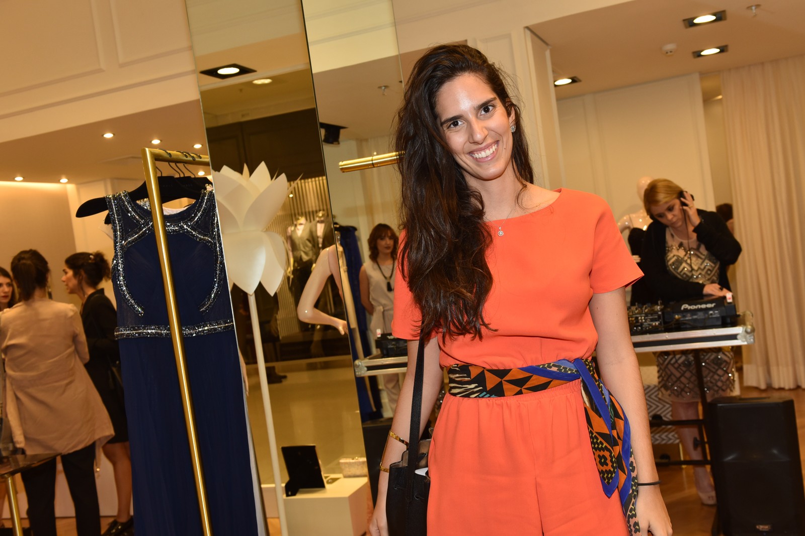 Dress Hall reúne convidadas em coquetel de abertura | Lifestyle | Vogue