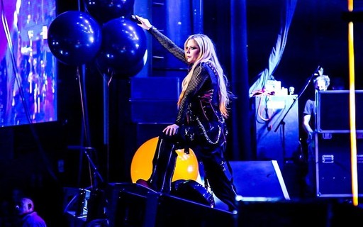 Avril Lavigne emociona fãs de SP com show cheio de hits - Revista Marie ...