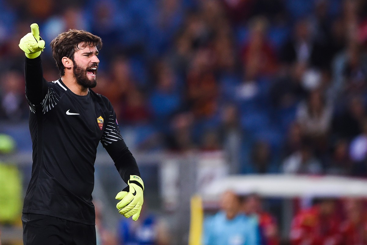 Salvou: Imprensa destaca atuação de Alisson em estreia na Champions ...