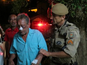 G1 - Idoso com deficiência visual leva mordidas de jovem em assalto ...