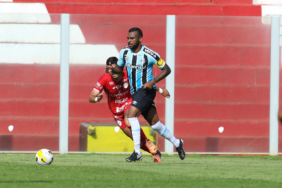 Leonardo Gomes joga duas vezes pelo Grêmio nos Aspirantes, mas segue ...