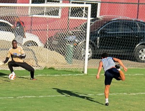 Fred se destaca em dia de treino de finalizações no Fluminense ...