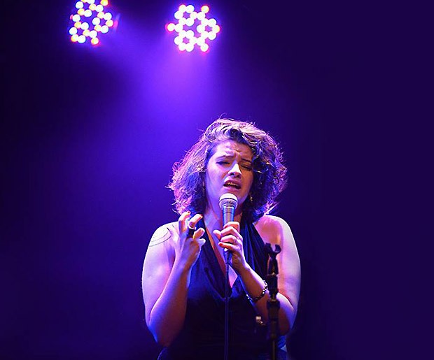 Barbara Rodrix divide o palco com Luiza Possi durante show em SP - Quem ...