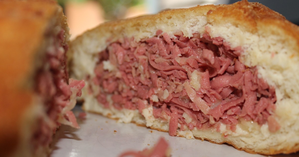 G1 - Bomba gigante de queijo e mortadela serve até quatro pessoas no ...