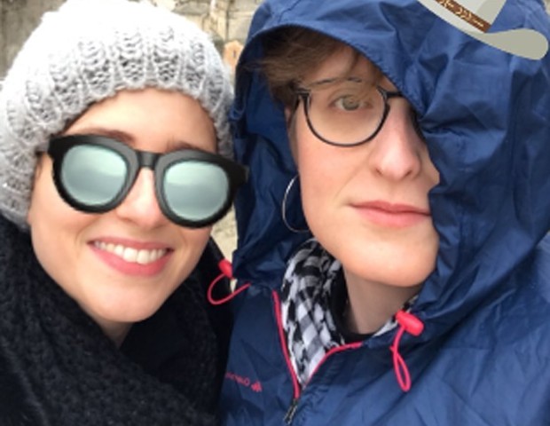 De Férias Na Itália Carol Duarte Posa Com A Namorada Aline Klein Quem Quem News