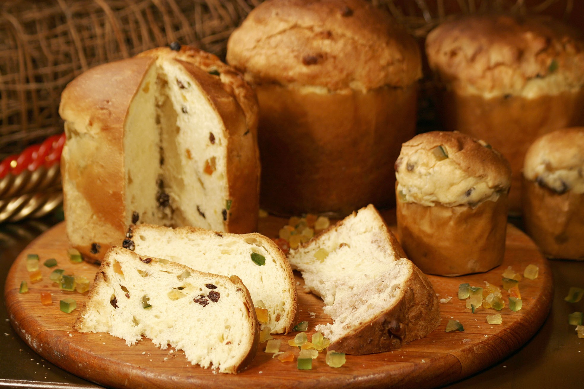 Uma seleção de panetones com frutas, chocolate e até salgado para ...