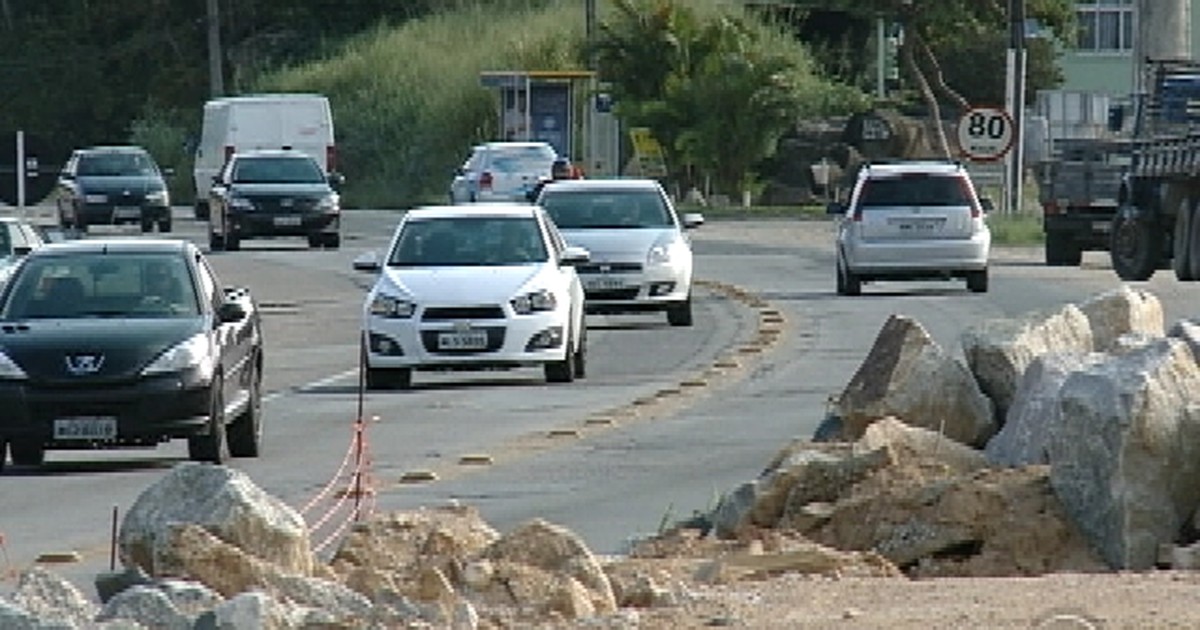 G1 - Governo cancela contrato com empresa que executa obras na SC-403 ...