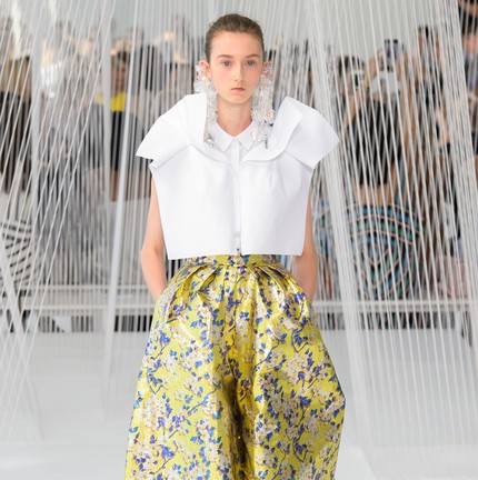 A demi-couture arquitetônica de Josep Font para a Delpozo | Desfiles ...