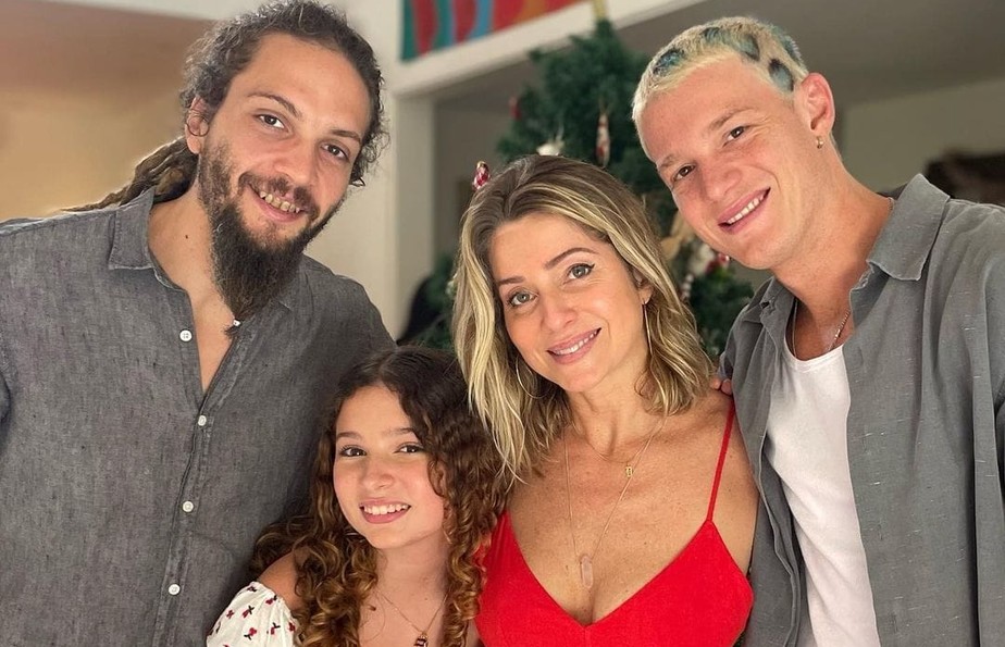 Leticia Spiller celebra o Natal ao lado do marido e dos filhos ...