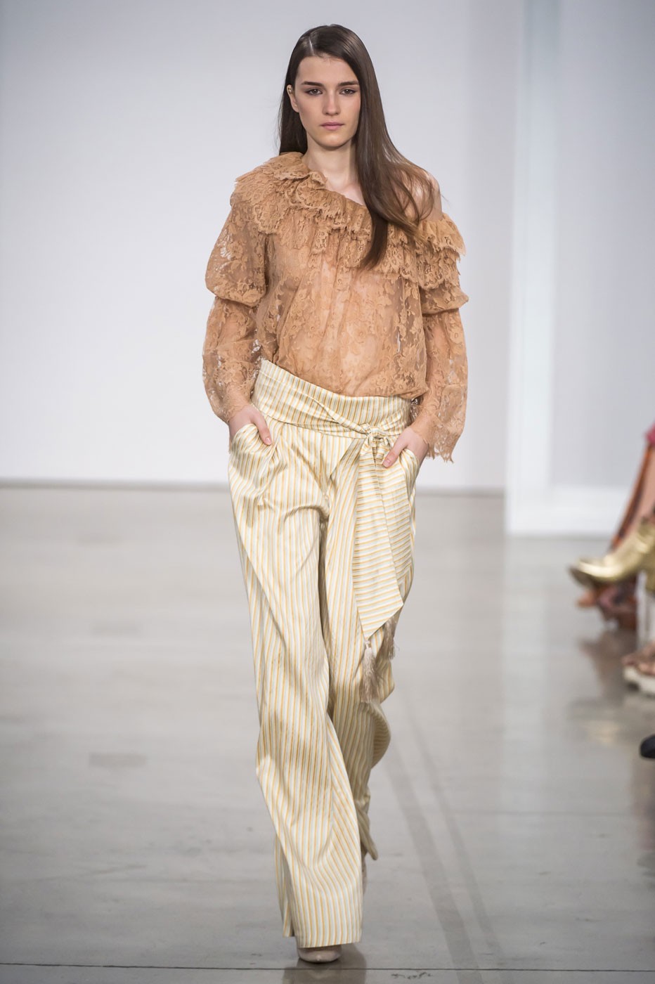 Zimmermann atualiza o boho com alfaiataria | Desfiles | Vogue