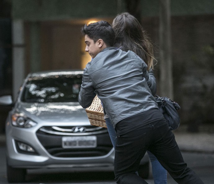 Carol é salva de atropelamento - notícias em Vem por aí