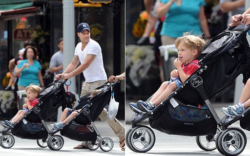 Ricky Martin passeia com os filhos por Nova York - Quem | QUEM News