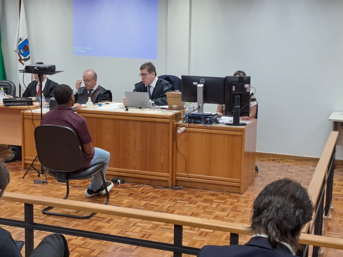 Jogador que agrediu árbitro no RS é condenado a dois anos e oito meses ...