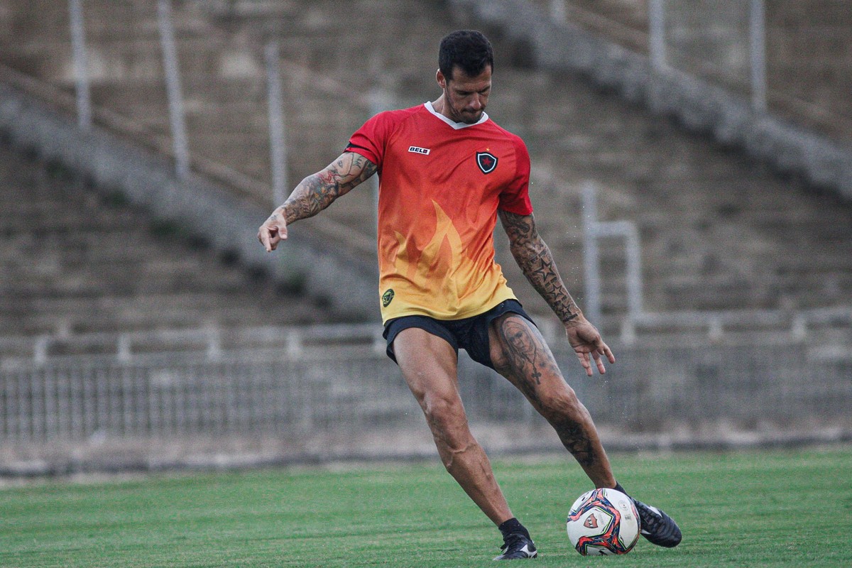 Botafogo-PB terá Fred como titular contra o Nacional de Patos; zagueiro ...
