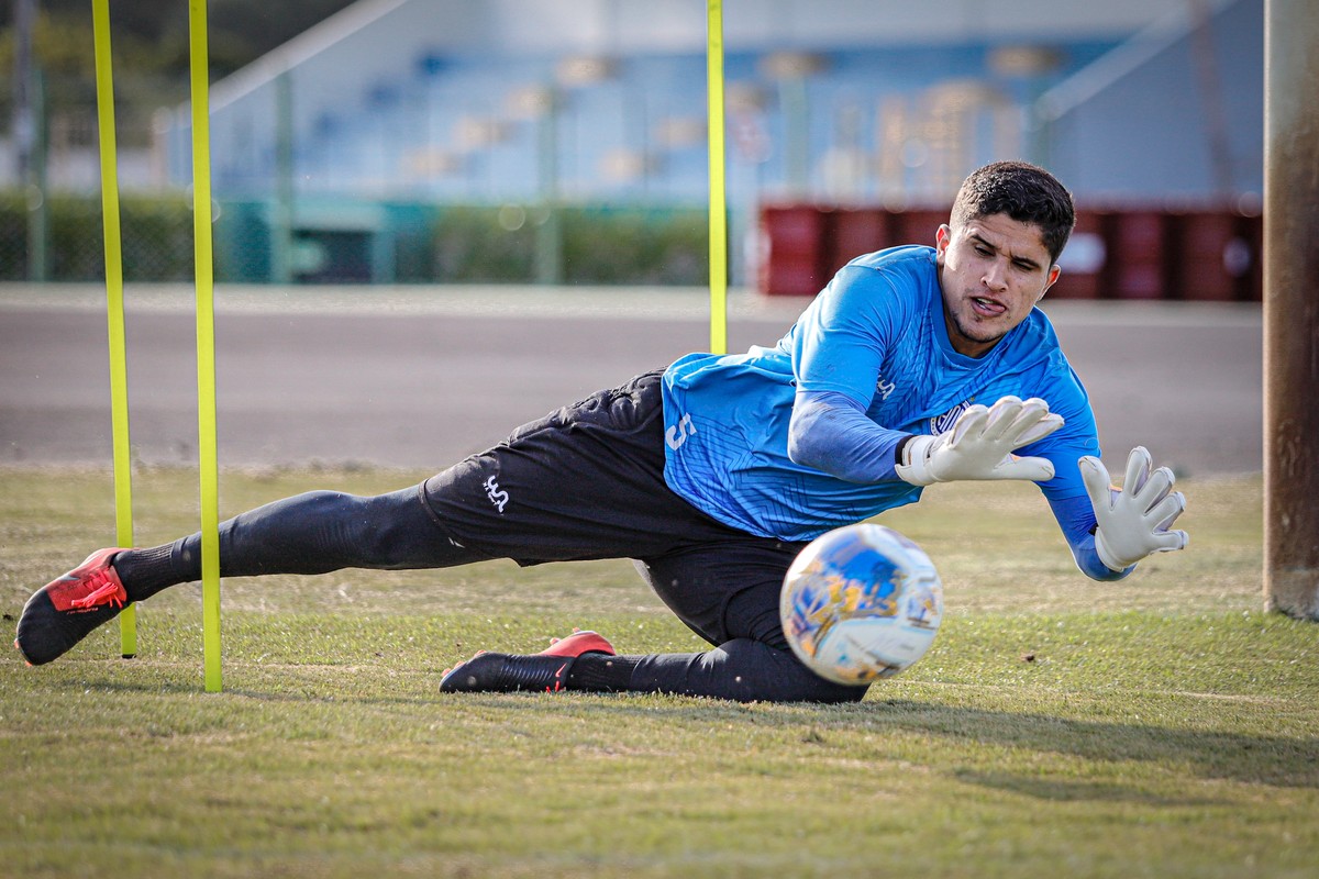 Em rede social, goleiro Careca se despede do Confiança: "Sentimento de ...