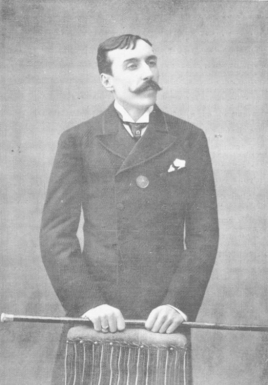 Restos mortais de Eça de Queiroz serão levados de cemitério ao Panteão ...