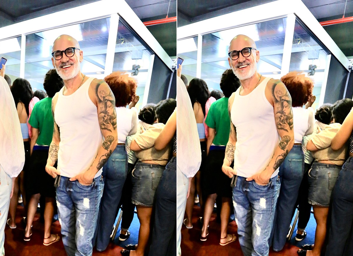 BBB23: Papito confere Casa de Vidro e posa com fãs do reality