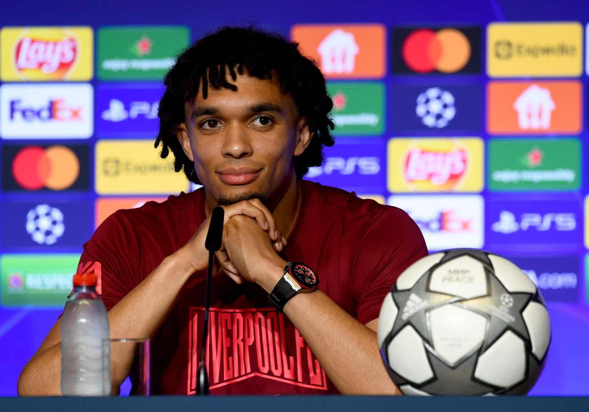 Alexander-Arnold elogia Vini Jr. e comenta duelo direto no campo: "É ...