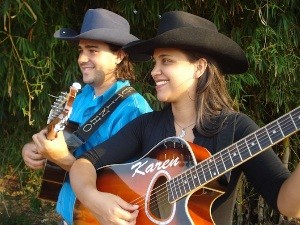 G1 - Dupla caipira Kleuton e Karen faz show no Teatro Sesi, em Goiânia ...