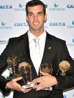 Esbanjando alegria, Murilo Becker comemora volta às decisões ...