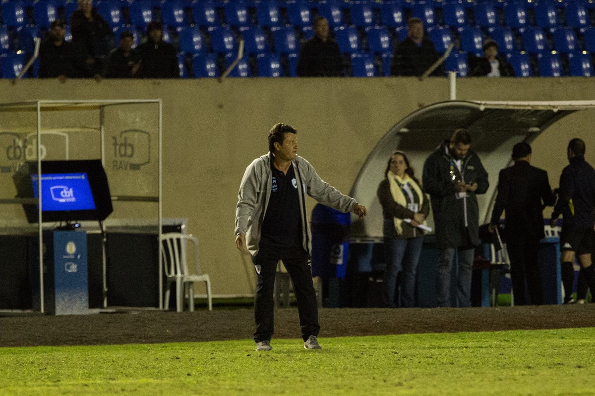 Adilson Batista destaca entrega do Londrina em vitória sobre o CRB ...