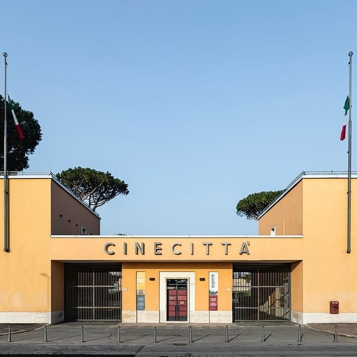 Incêndio atinge lendários estúdios de cinema Cinecittà em Roma | Cinema ...