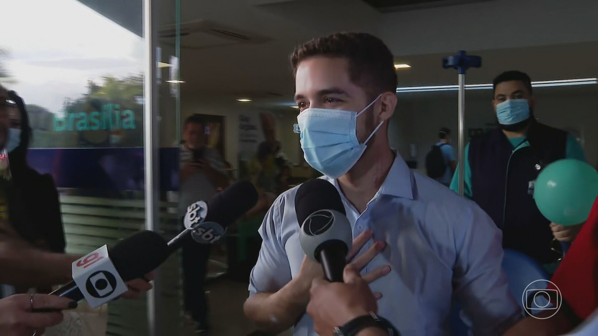 Jornalista Gabriel Luiz recebe alta depois de 22 dias internado ...