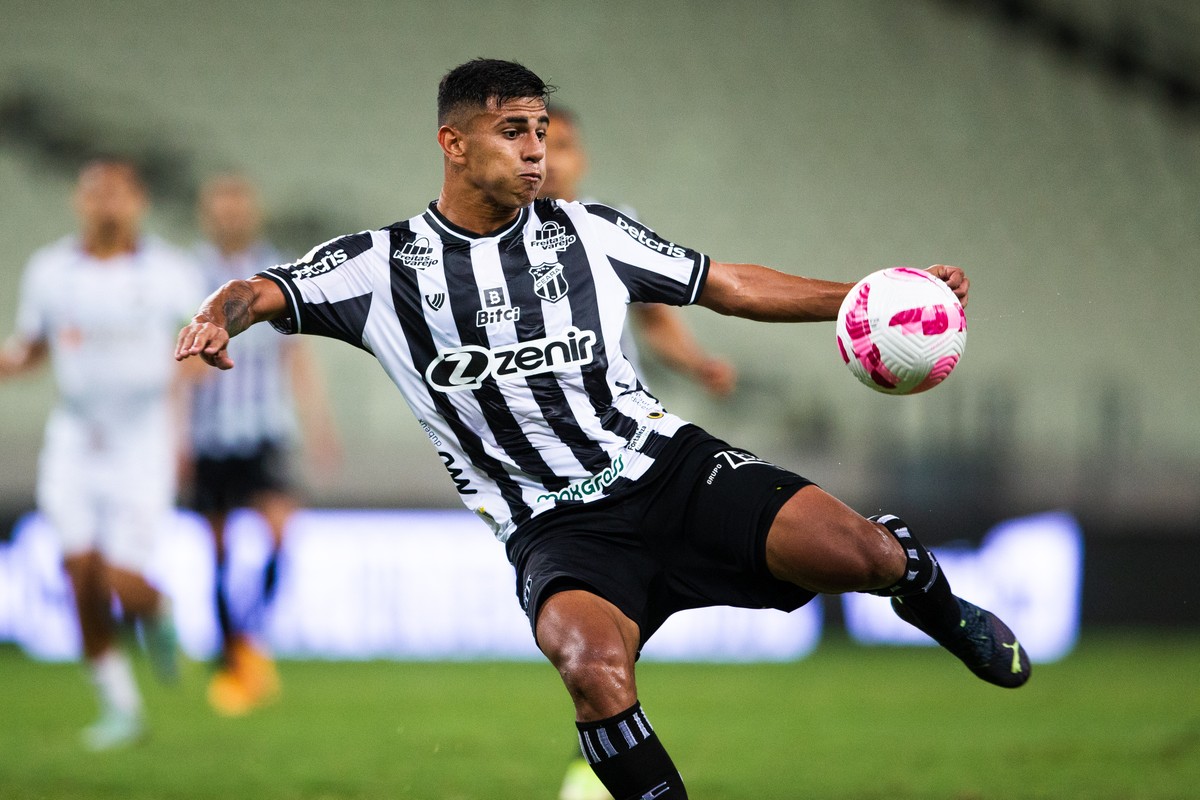 Ceará negocia para adquirir zagueiro David Ricardo por três anos ...