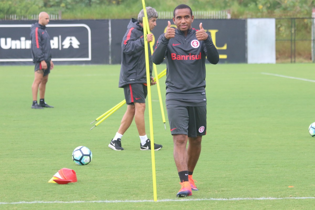 Com futuro indefinido, Anderson fica fora de reapresentação do Inter ...