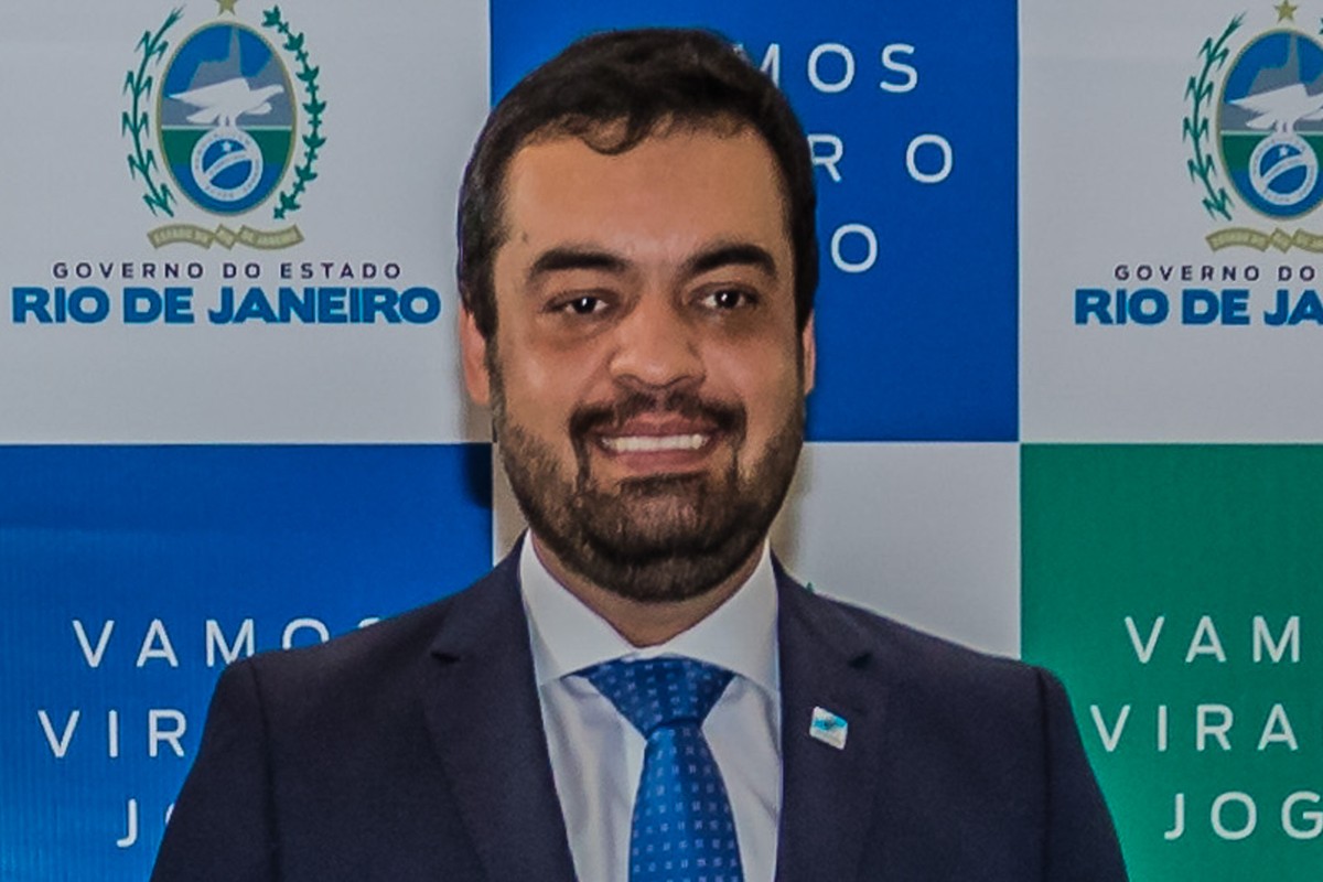 Vice Cláudio Castro chega ao Palácio Guanabara para assumir o cargo de ...