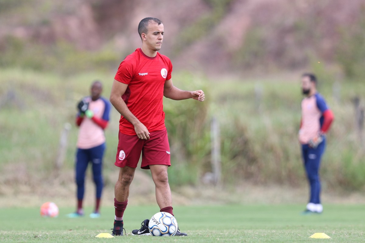 Matheus Carvalho chega ao Náutico com bagagem de seleção de base ...