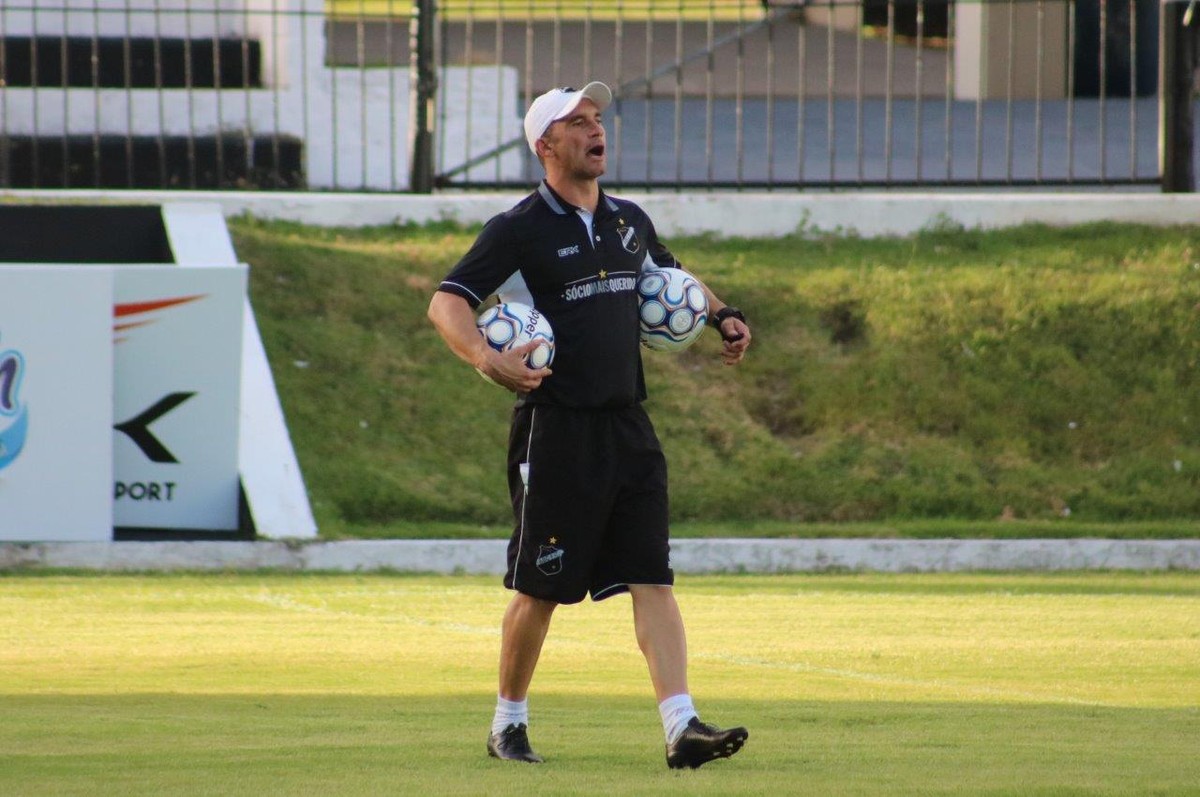 Higor Leite deixa treino mais cedo e vira dúvida no ABC para duelo com ...
