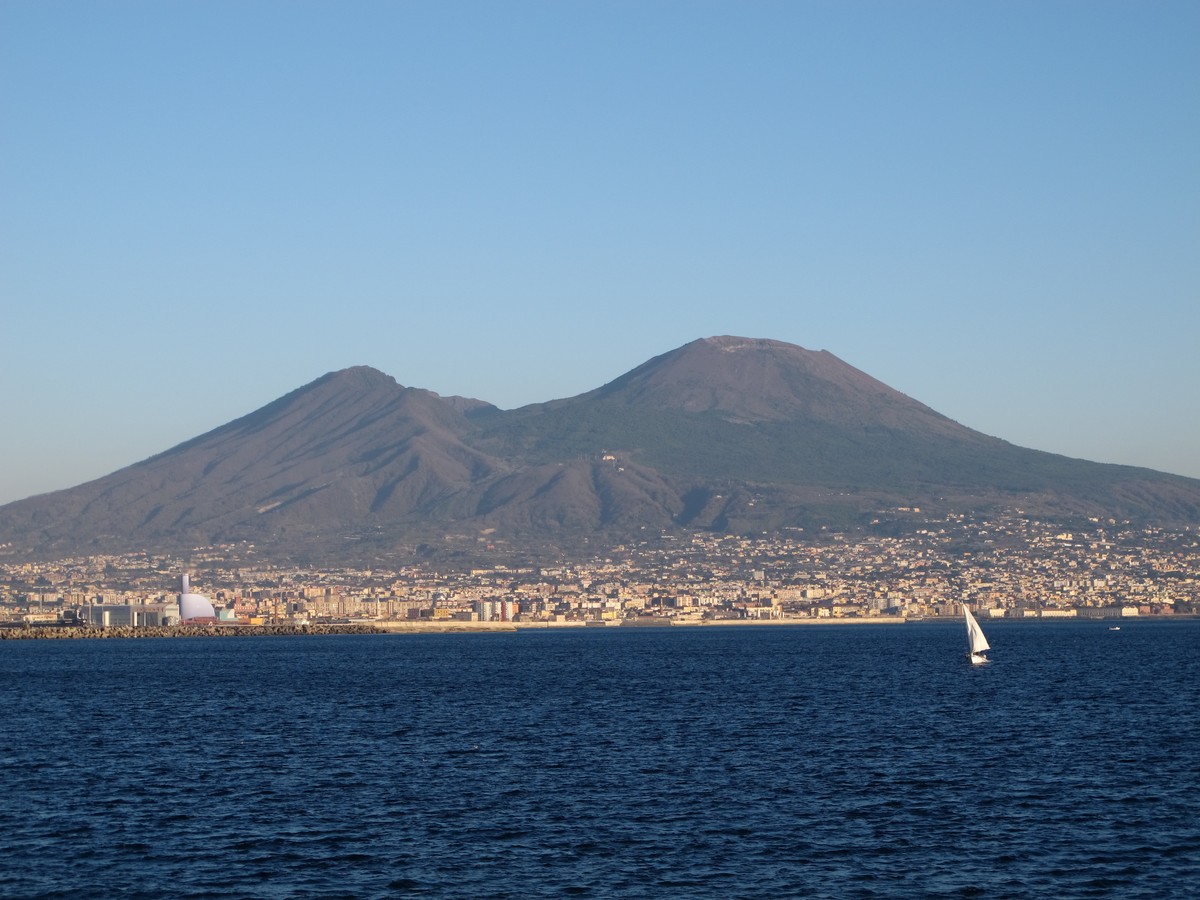 Vulcão Vesúvio, um gigante adormecido, que fascina os moradores de ...