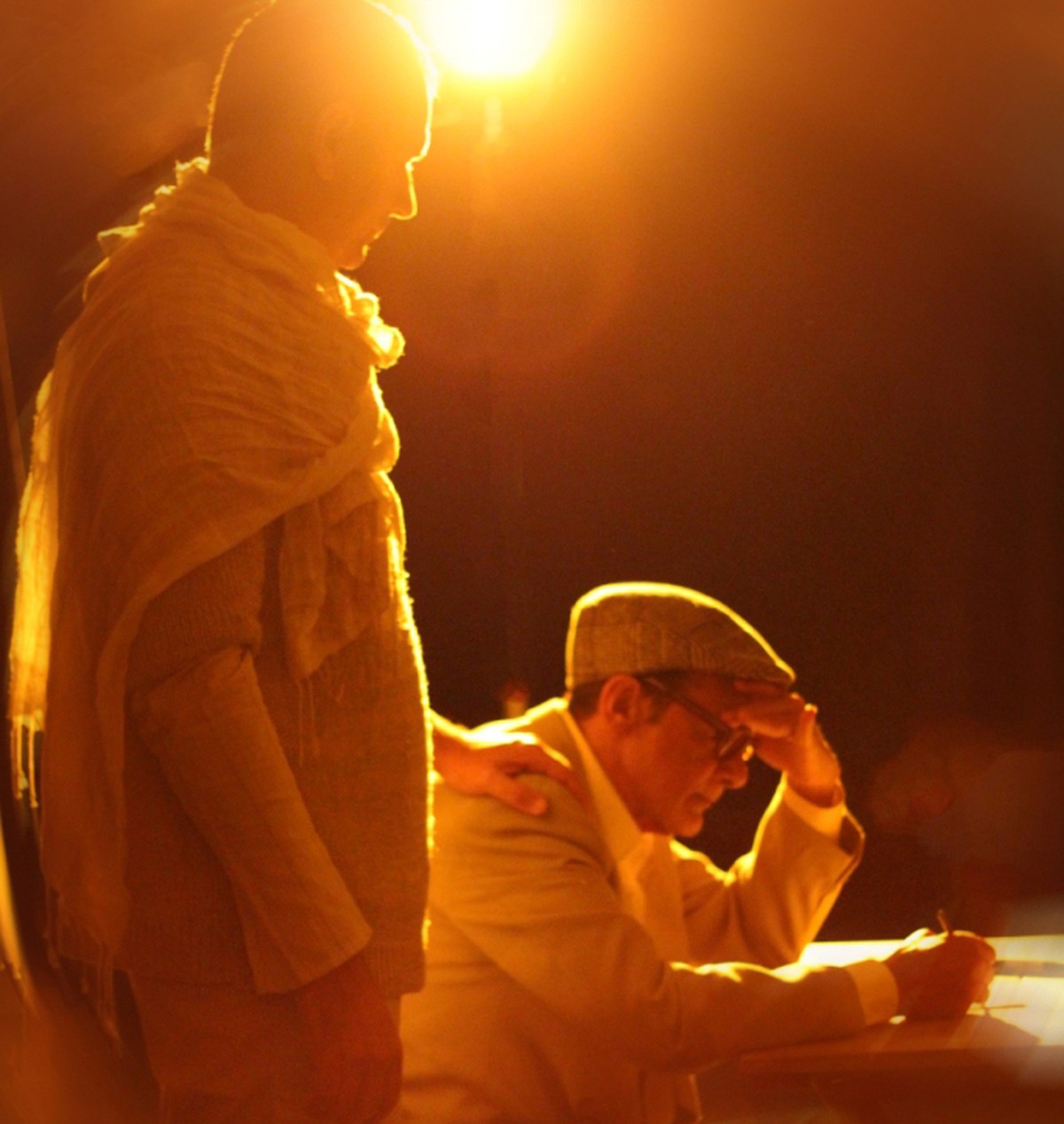 Espetáculo conta a trajetória de Emmanuel, espírito mentor de Chico ...