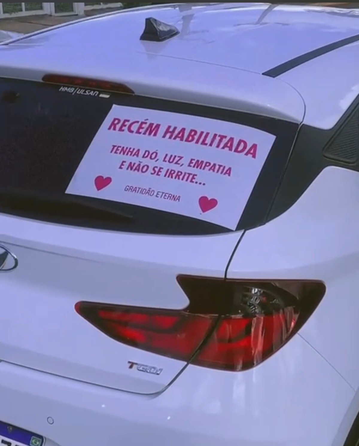 Motorista recém-habilitada faz apelo em bilhete no vidro de carro ...