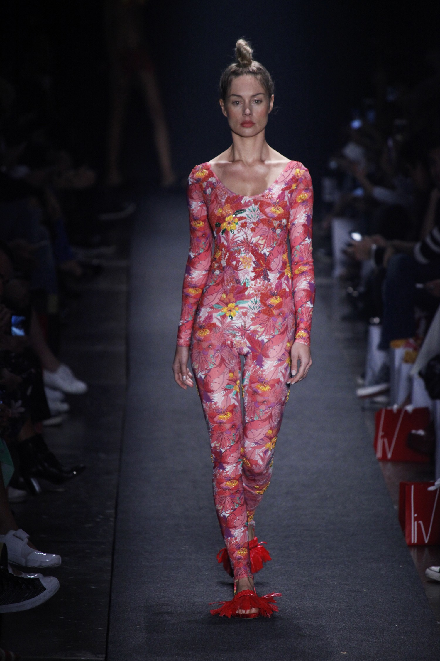 Amir Slama volta como embaixador do beachwear | Desfiles | Vogue