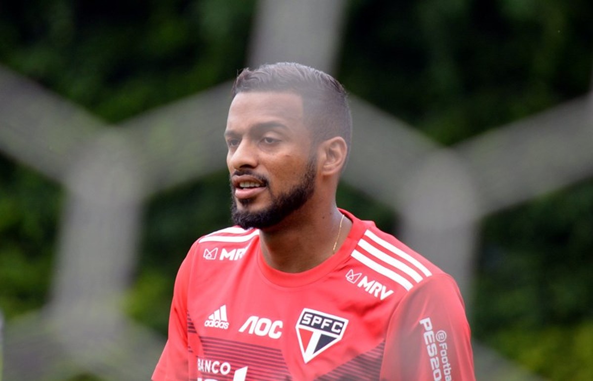Escalação do São Paulo: Reinaldo volta aos treinos e pode reforçar ...