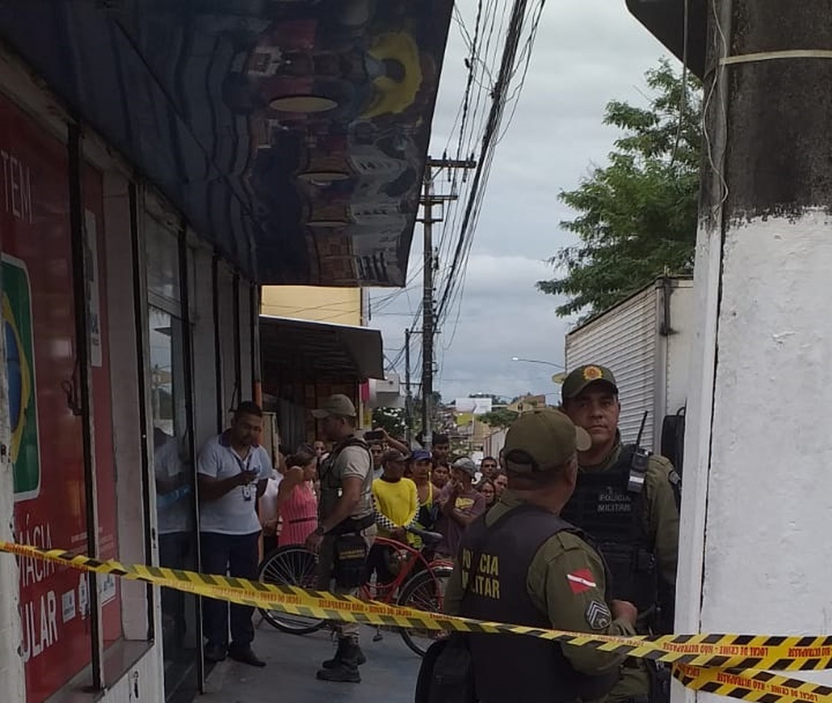 Suspeito Morre Em Troca De Tiros Com A Pm Durante Assalto Em Farmácia