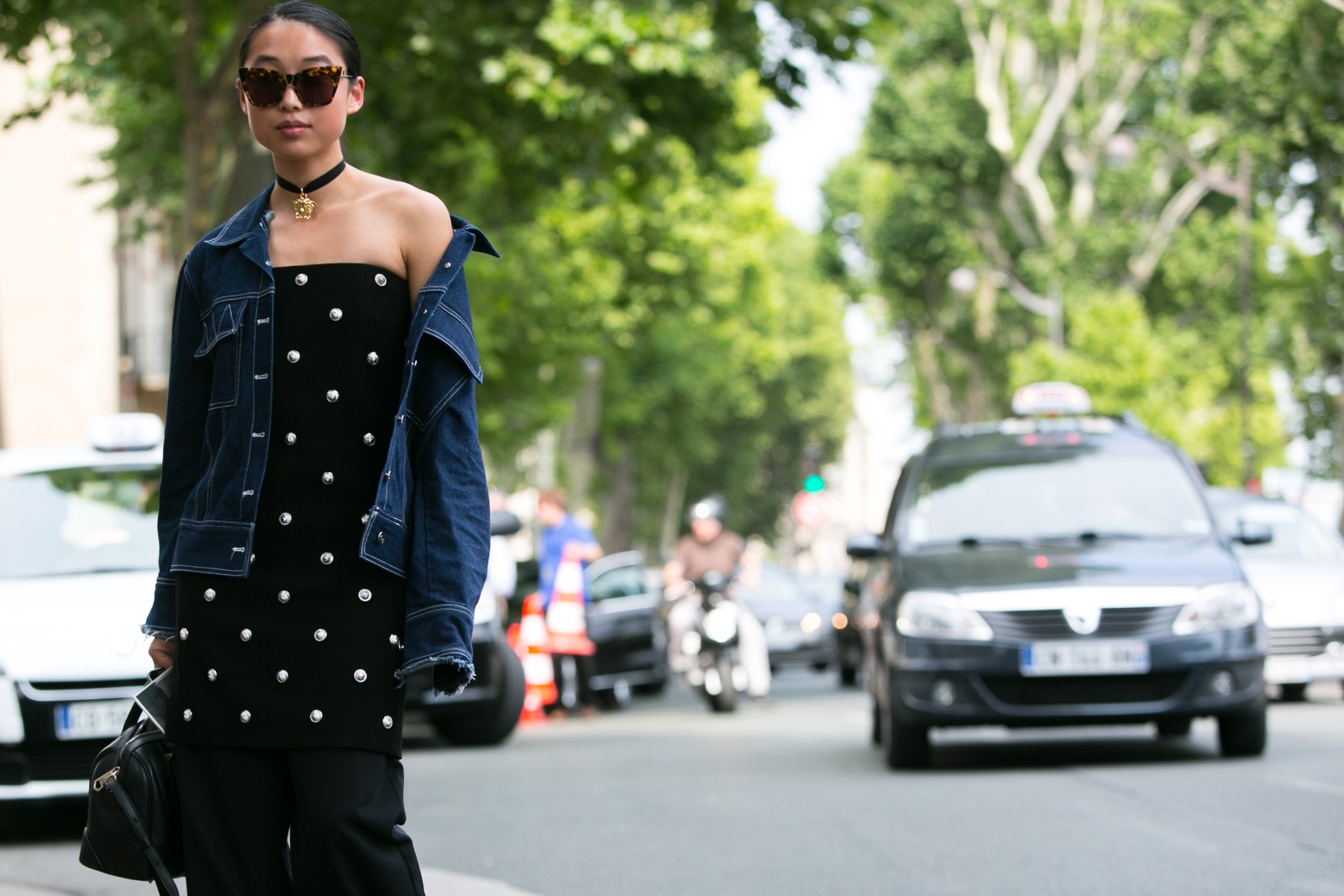 Street style: a ordem é se divertir no fim de semana da couture parisiense | Tendência | Vogue