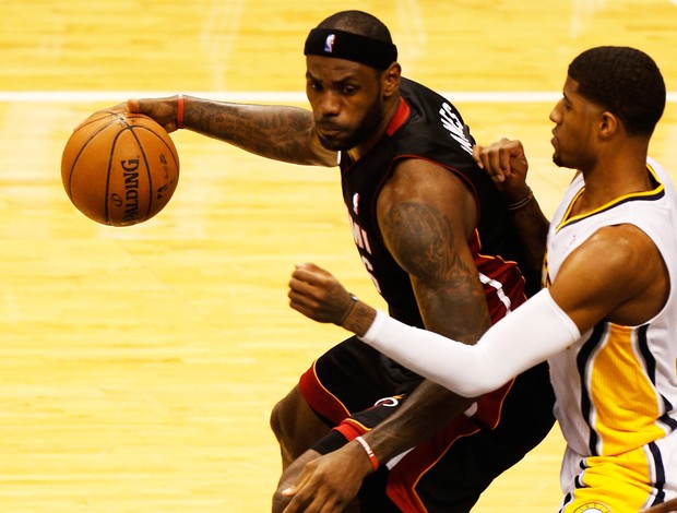 LeBron James e Paul George voltam a duelar no jogo 4 da Conferência ...