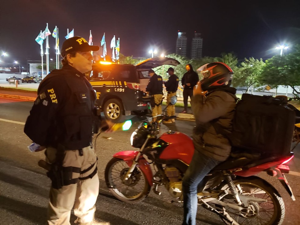 Fiscalizações da PRF flagram 371 motoristas embriagados no fim de ...