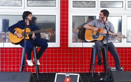 Samuel Rosa e o filho fazem show especial no Instituto de Tratamento do ...