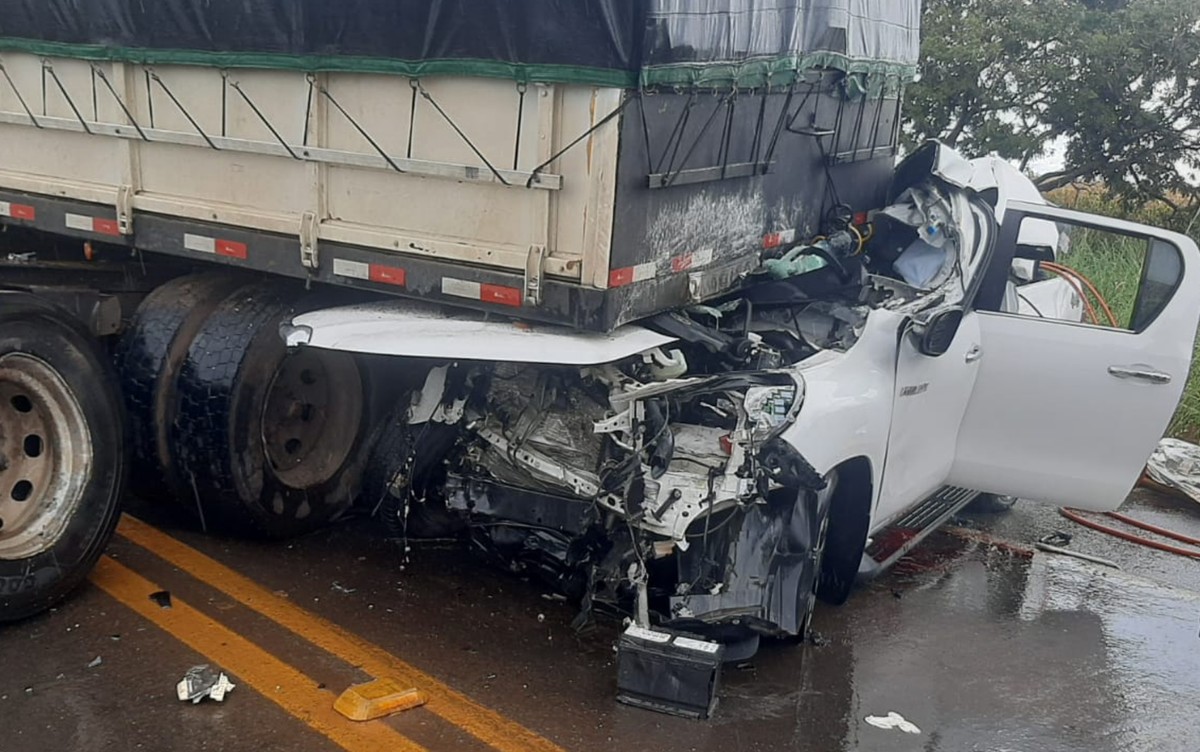 Acidente Mata Três Pessoas E Deixa Caminhonete Destruída Em Formosa