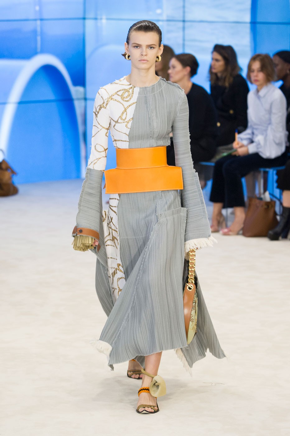 O luxo despojado do verão 2017 da Loewe | Desfiles | Vogue