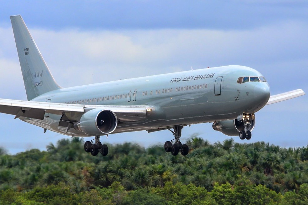 Voo da FAB chega a RR com material para assistência a venezuelanos em ...