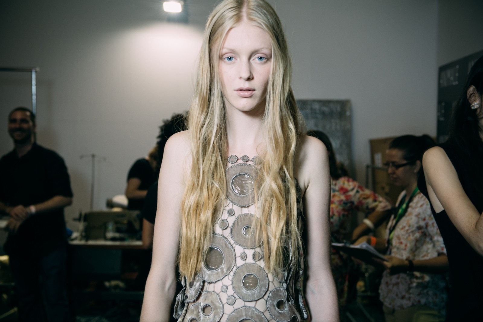 Go back: entre nos bastidores do inverno 2015 da Animale | Moda | Vogue