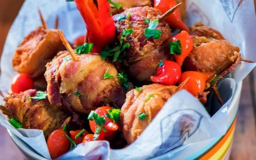 Frango Embriagado: aprenda receita que leva bacon e cachaça - Revista ...