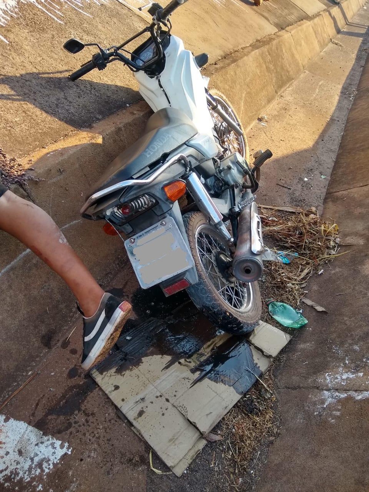 Casal sofre acidente de moto na BR-153 e acaba detido após polícia ...