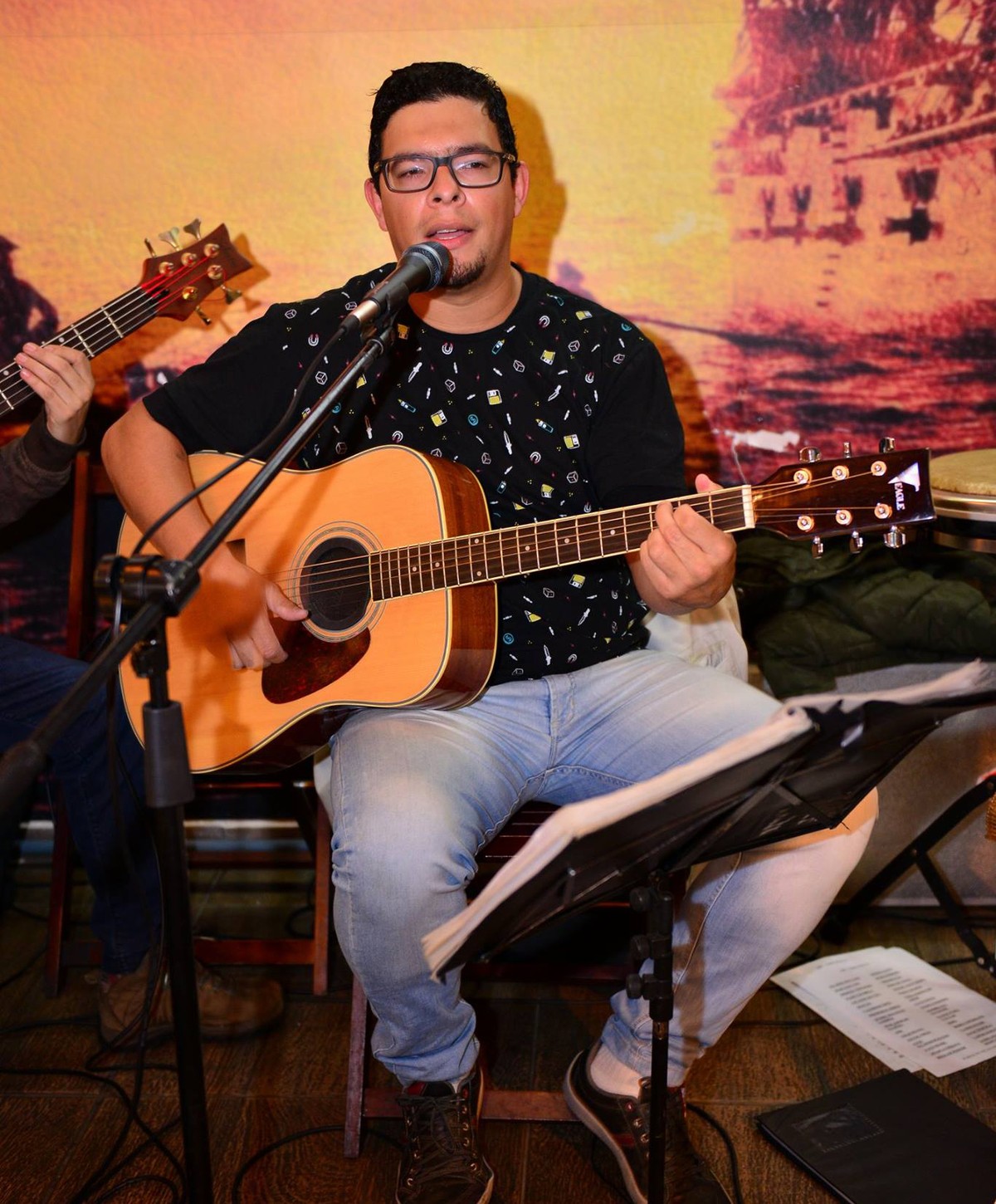 Músico Ariel Oliva apresenta show 'voz e violão' neste sábado em ...