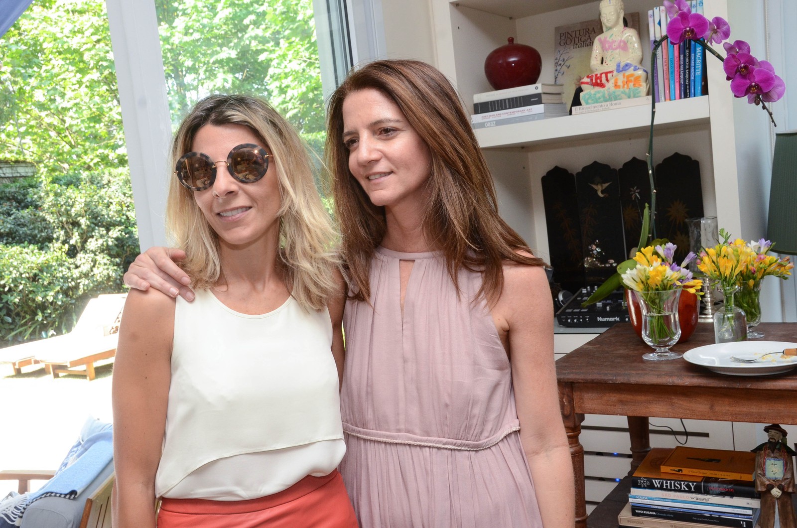 Amanda Gontijo Funaro e Marina Capra Fantozzi lançam o verão da Loér ...